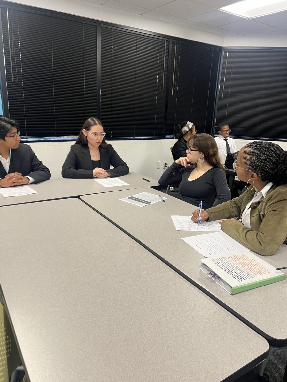 Da Vinci Connect High Seniors Gain Real-World Experience Through Mock Interviews | Da Vinci Schools